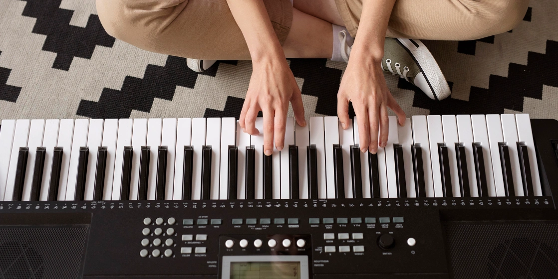 Best Beginner Keyboards for Lessons (88-Key Weighted Picks & Budget ...