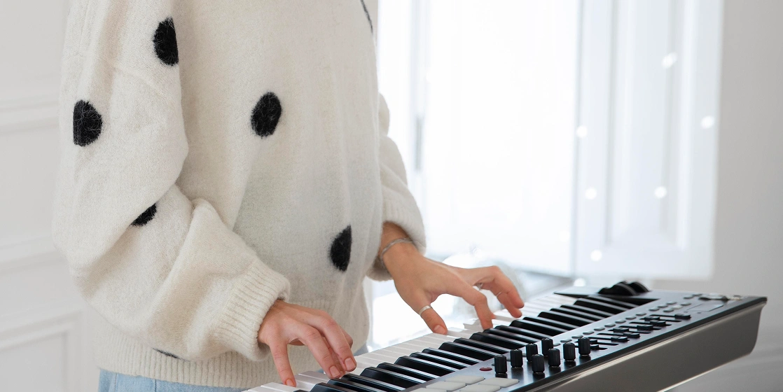 Best Beginner Keyboards for Kids (Lighter Touch, Smaller Hands, Real ...