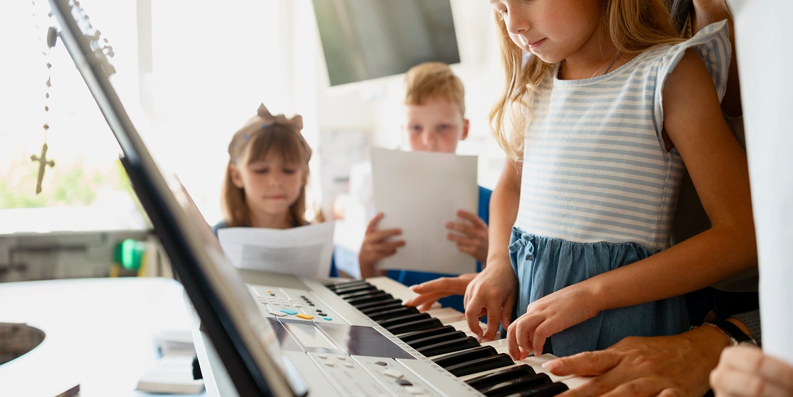 Piano Sight-Reading for Kids: 4-Bar Windows, Rhythm Stomps & Sticker ...